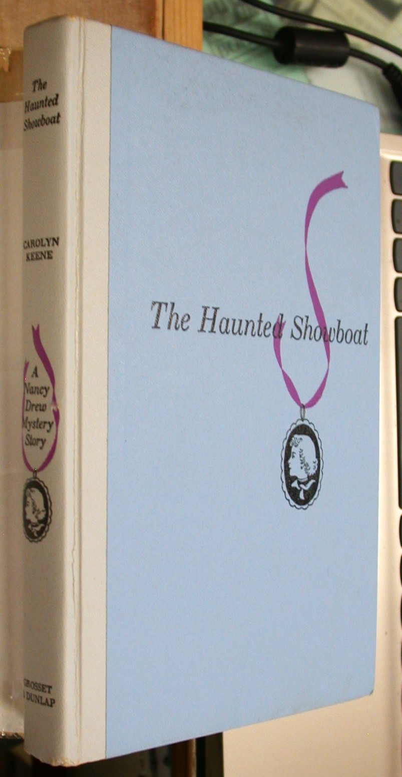 Keene, Carolyn; Bolian, Polly (illustrations): The Haunted Showboat (A ...